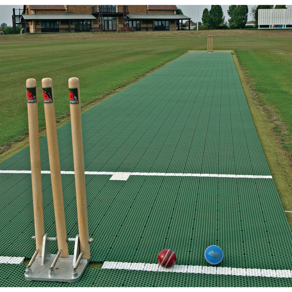 Flicx Cricket Match Pitch - Green - 22.12 x 2.0m | HC1536991 | Findel ...