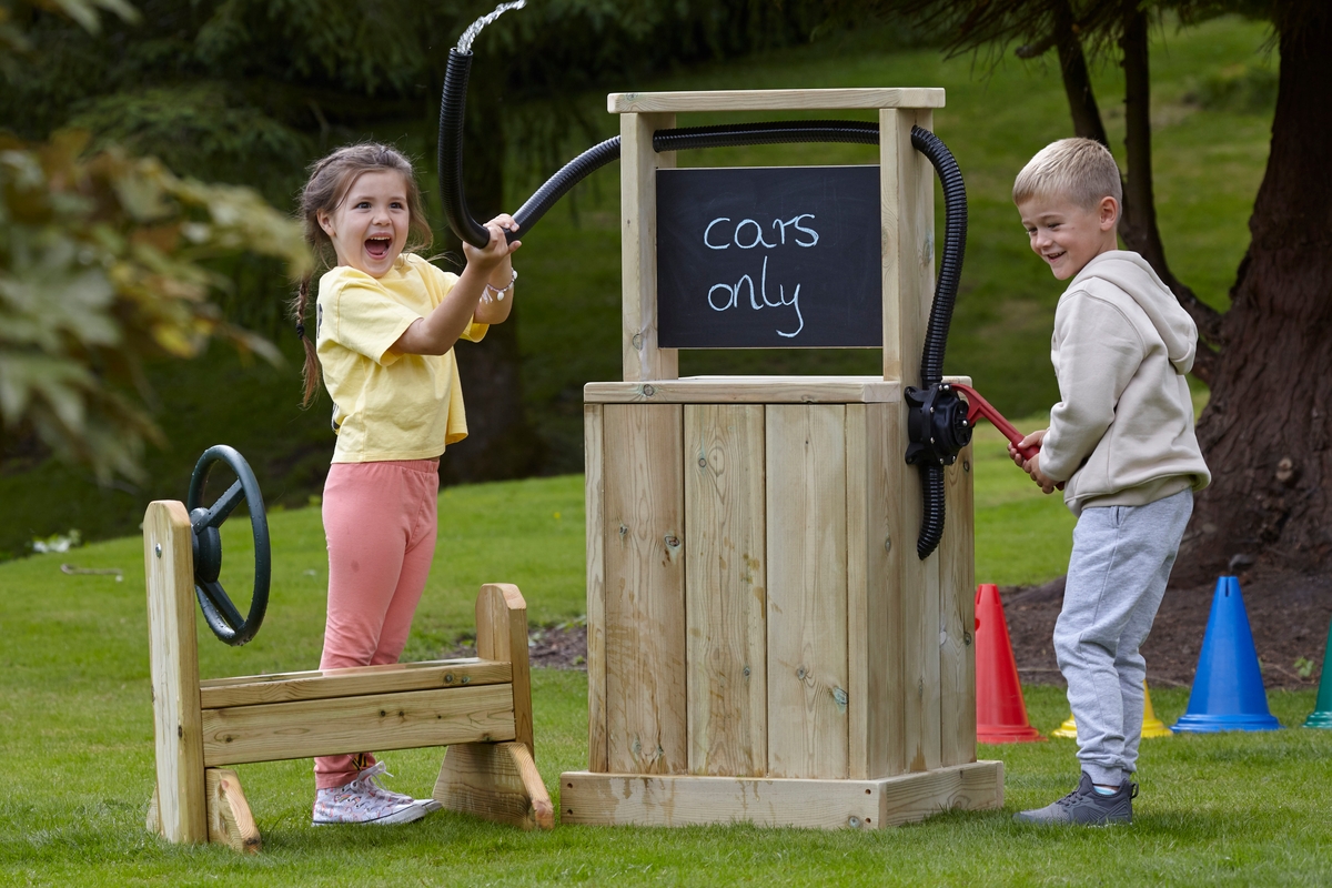 Millhouse Outdoor Water & Role Play Pump | CP00053458 | Findel Dryad